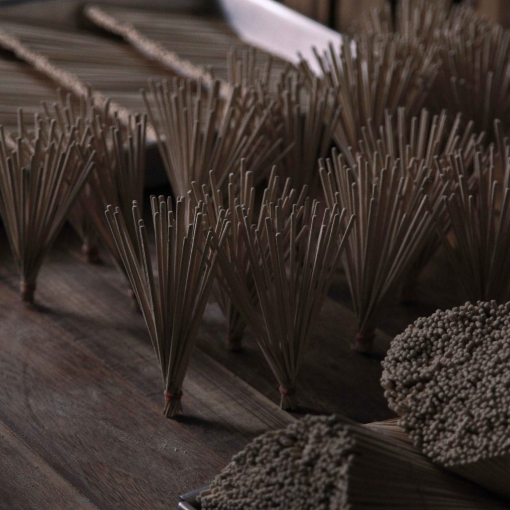 TRADITIONAL ASIAN INCENSE STICKS - Karmakamet
